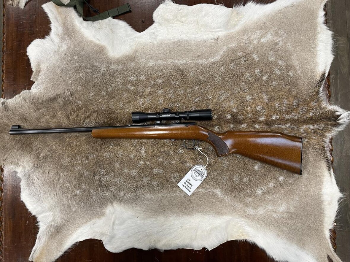 Nystrom og krabbe - Brugt Anschütz 1450 halvauto kal. 22 lr